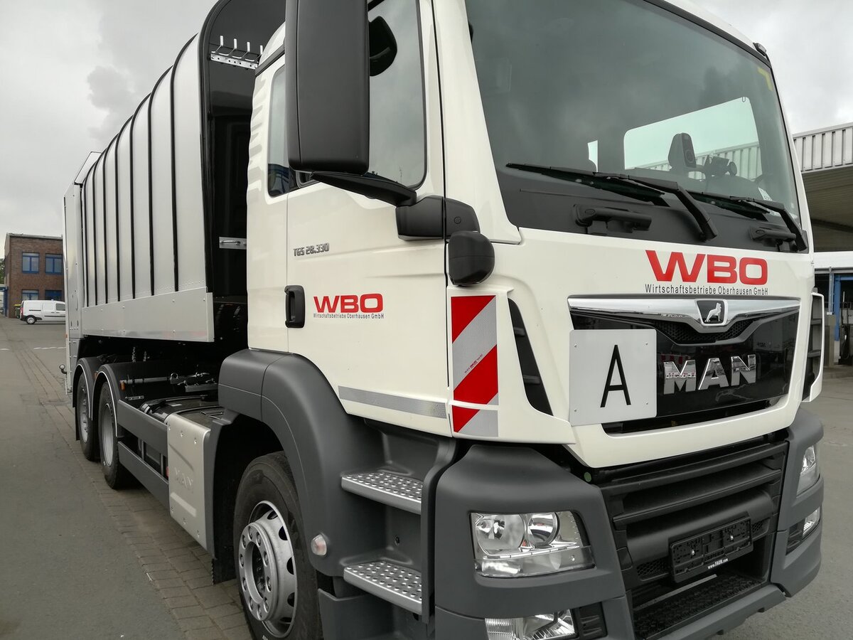 Der Erste fährt bei der WBO // WBO WIRTSCHAFTSBETRIEBE OBERHAUSEN